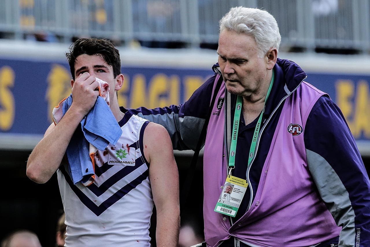Andrew Gaff punch on Andrew Brayshaw | West Coast v Fremantle AFL ...